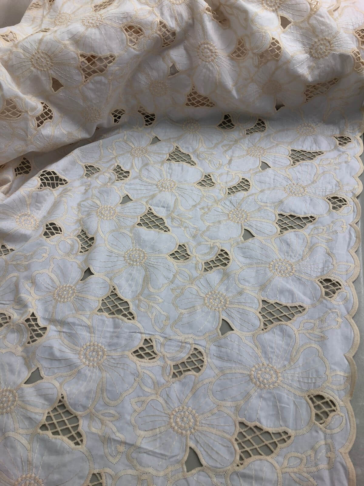 Algodon Brocado Blanco – Código 37708 – Adornos Elegantísima